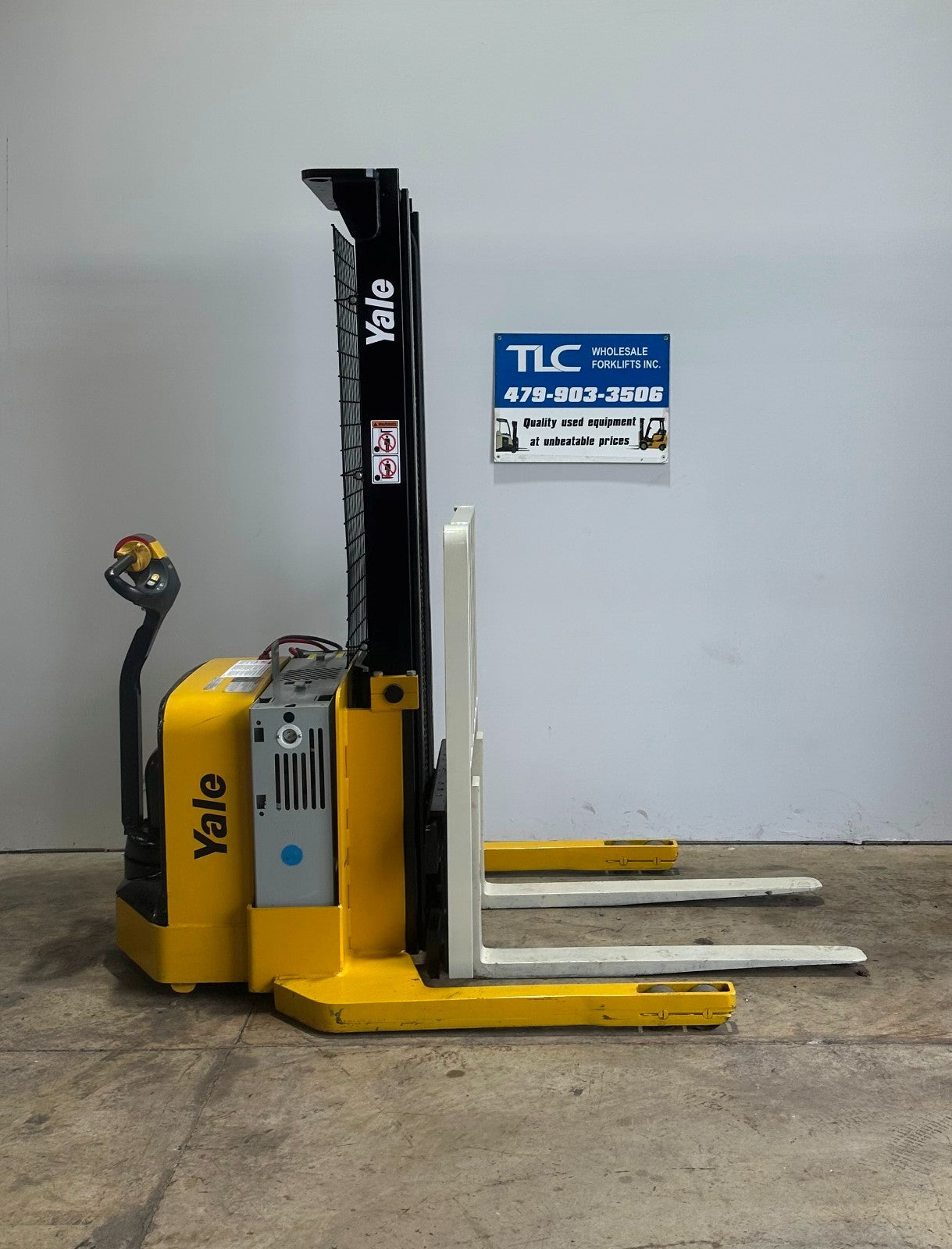 2016 Yale Walkie Stacker - Walk Behind Forklift - Straddle - 2,718 Hou ...