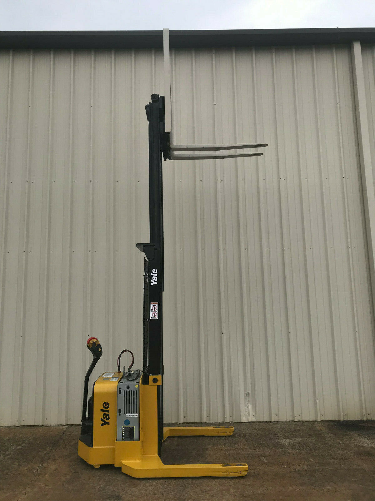 2009 Yale Walkie Stacker - Walk Behind Forklift - Straddle Lift - Only ...